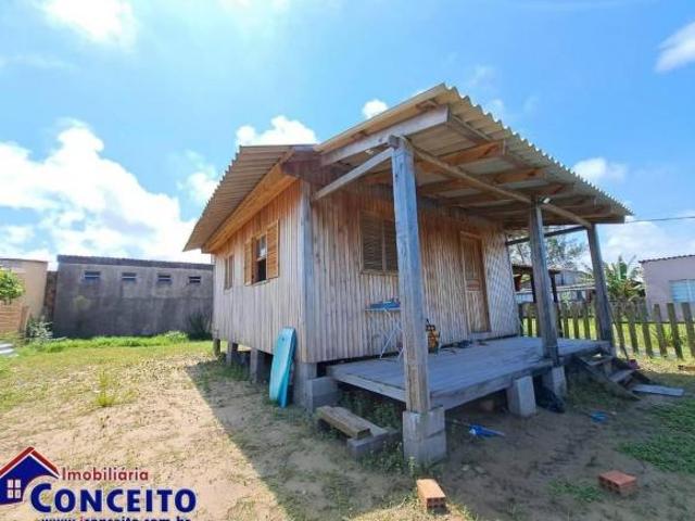 C628 Chalé localizado em região de moradores no Balneário Albatroz