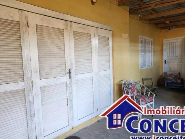 C661 Duas casas em excelente localização a 800 metros do mar