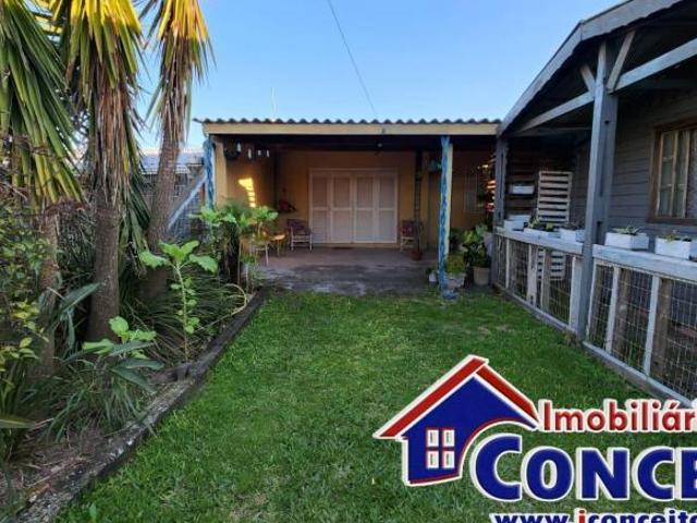 C661 Duas casas em excelente localização a 800 metros do mar