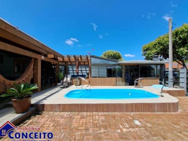 C705 Belíssima residência com 04 dormitórios em excelente localização