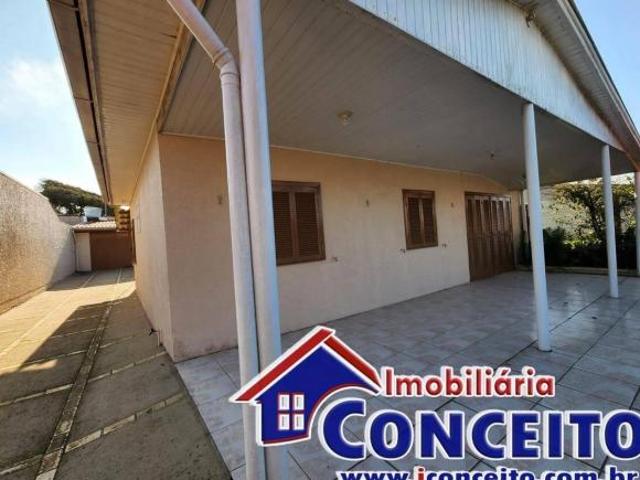 C702 Ótima residência com 3 dormitórios próxima ao mar no bairro Ipiranga