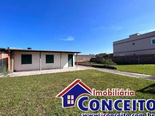 C703 Residência em ótima localização no balneário Mariluz