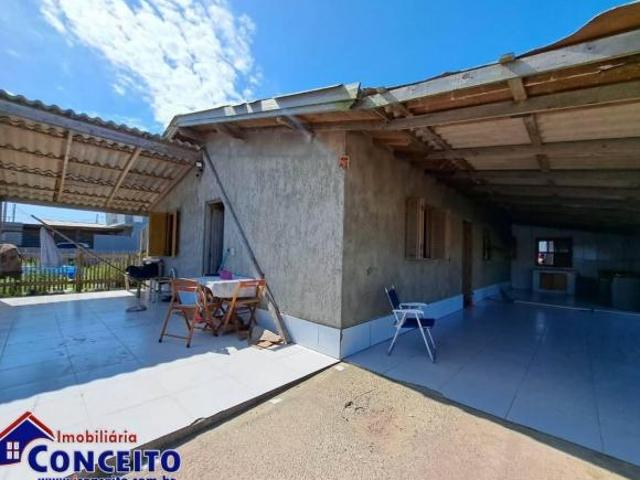 C712 Residência composta de 03 dormitórios no Balneário Albatroz