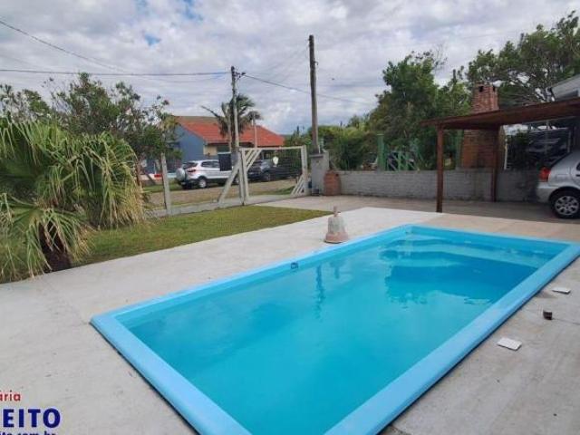 C76 Excelente residência com piscina a apenas 300 metros do mar