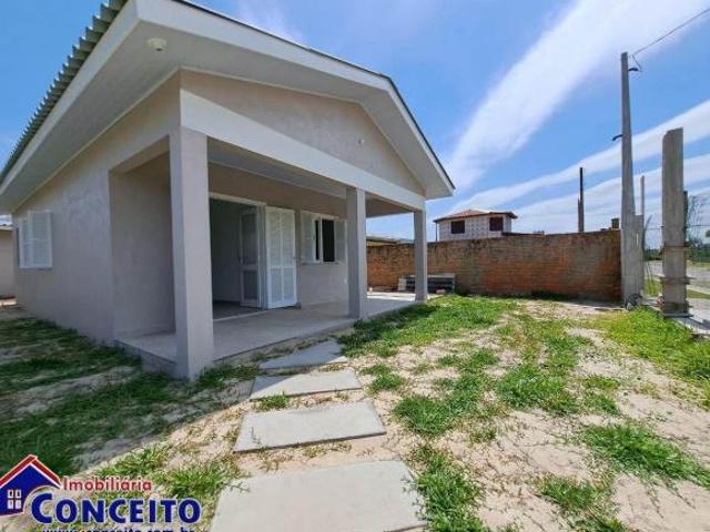 C894 Belíssima residência situada a apenas 350 metros do mar