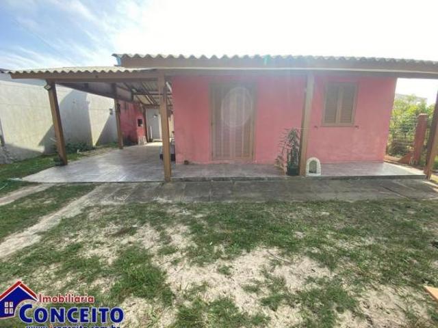 C900 Ótima residência com 02 dormitórios e Kitnet em região de moradores