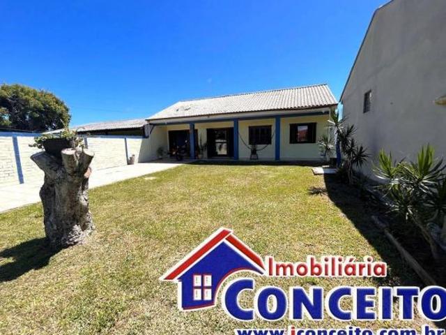 C97 Excelente residência composta de 03 dormitórios em ótima localização