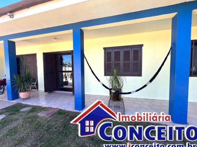 C97 Excelente residência composta de 03 dormitórios em ótima localização