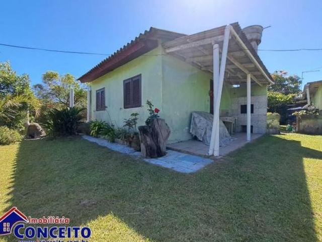 C98 Residência com 02 anexos em região de moradores