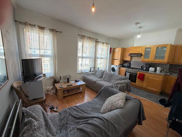 C Gilbey Road, London SW17, 3 bed flat to rent, £2,650 pcm | PrimeLocation