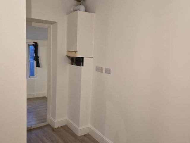 c High Rd Leyton, London, E10 3 bed flat to rent £1,940 pcm £448 pw