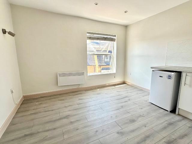 C Hitchin Street, Biggleswade SG18, Studio to rent, £650 pcm | PrimeLocation