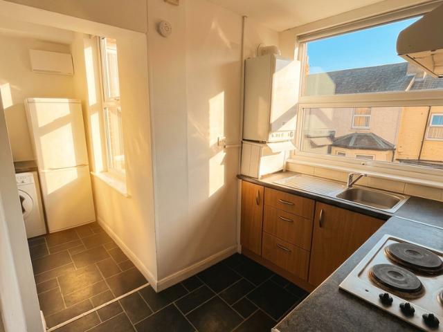 c Peveril Street 2 Bed Bills Inc. 2 bed flat to rent £1,381 pcm £319 pw