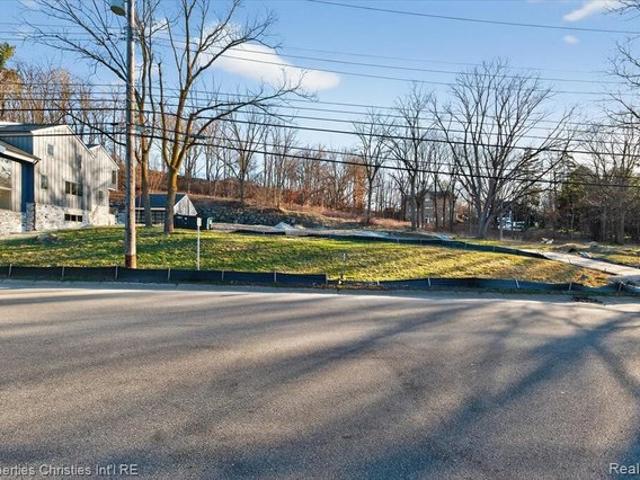 C Randolph St N, Northville, MI 48167