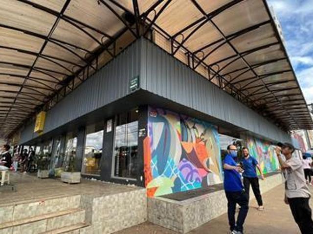 C 7 C 7 LOJA ESQUINA AVENIDA DAS PALMEIRAS