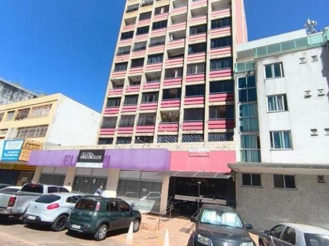 C 7 Três quartos, Suíte, Andar Alto, Desocupado !