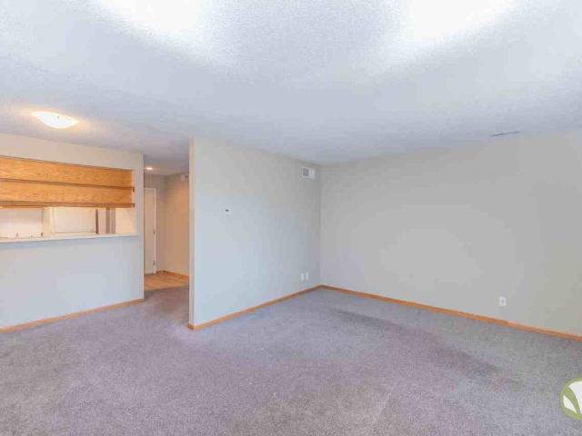 CCRT 1 Bedroom Apartment for Rent at Charleston Court Apts & THs, Lincoln, NE 68505 Meadowlane