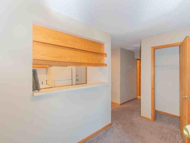 CCRT 1 Bedroom Apartment for Rent at Charleston Court Apts & THs, Lincoln, NE 68505 Meadowlane