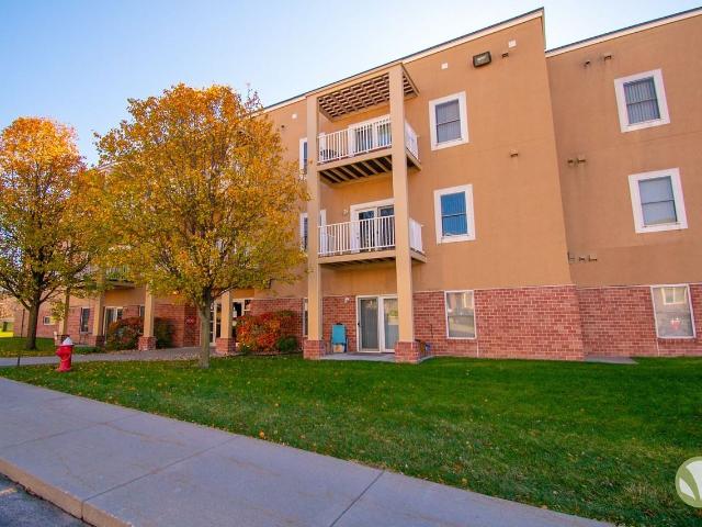 CCRT 1 Bedroom Apartment for Rent at Charleston Court Apts & THs, Lincoln, NE 68505 Meadowlane