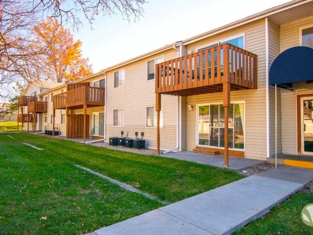 CCRT 1 Bedroom Apartment for Rent at Charleston Court Apts & THs, Lincoln, NE 68505 Meadowlane