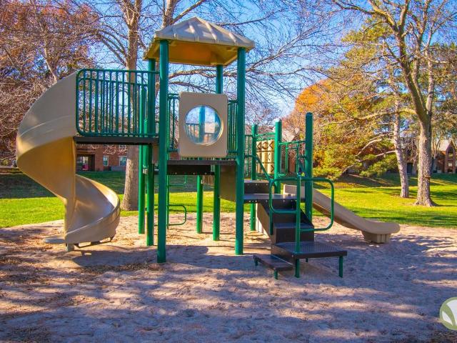 CCRT 2 Bedroom Apartment for Rent at Charleston Court Apts & THs, Lincoln, NE 68505 Meadowlane