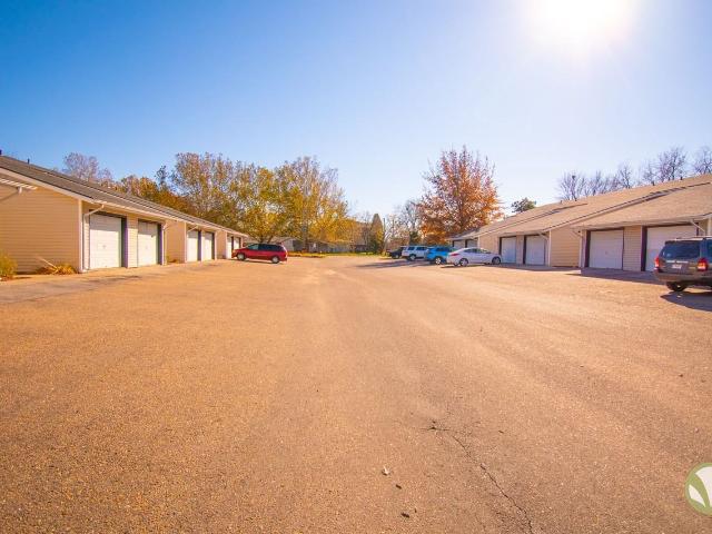 CCRT 2 Bedroom Apartment for Rent at Charleston Court Apts & THs, Lincoln, NE 68505 Meadowlane