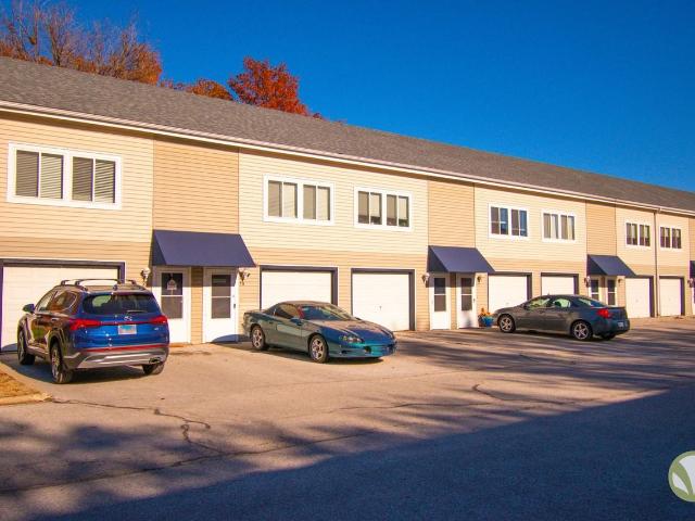 CCRT 2 Bedroom Apartment for Rent at Charleston Court Apts & THs, Lincoln, NE 68505 Meadowlane