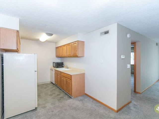 CCRT 2 Bedroom Apartment for Rent at Charleston Court Apts & THs, Lincoln, NE 68505 Meadowlane