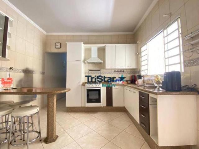 CA0486 CASA TERREA COM 03 DORMITORIOS À POUCOS METROS DO PARQUE ECOLOGICO AT. 125m² AC. 107m²