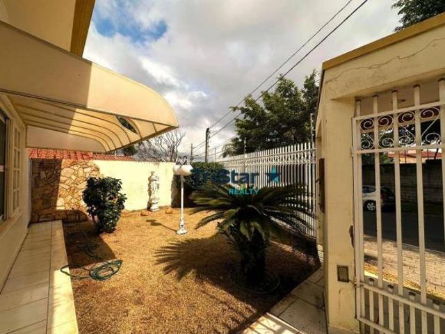 CA0694 CASA EM BAIRRO NOBRE COM ESTILO CLÁSSICO E PISCINA AT. 570m² AC. 395m² CHACARA AREAL