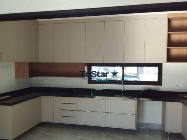 CA0783 CASA TERREA COM CONSTRUÇAO E ACABAMENTO DE PRIMEIRA LINHA SENDO 03 SUITES EM CONDOMINIO CLU