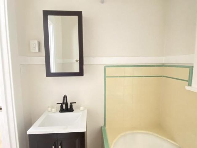 CA 40 Alamitos Avenue Studio Apartment for Rent at 40 Alamitos Ave, Long Beach, CA 90802 Bixby Park