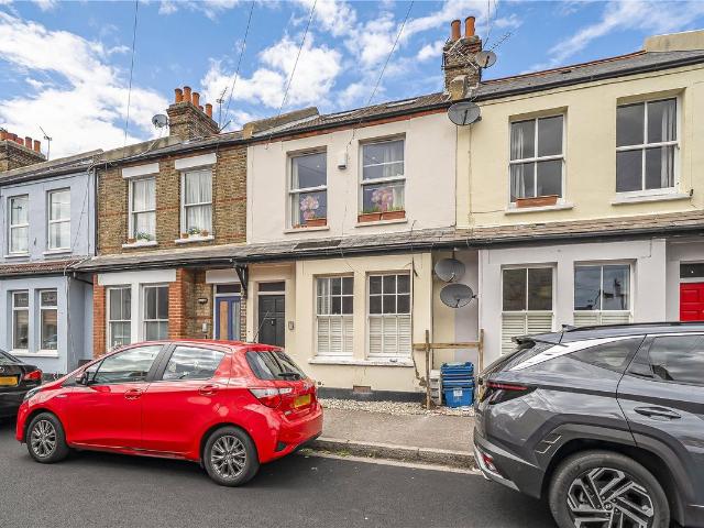 Camac Road, Twickenham TW2, 2 bed flat to rent, £2,300 pcm | PrimeLocation