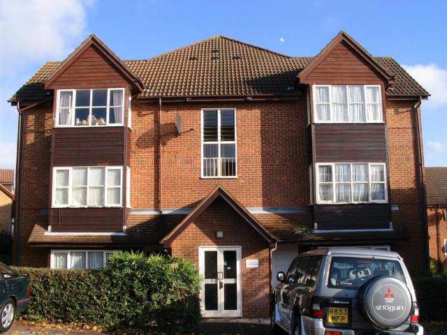 Camarthen Green, Snowdon Drive. Studio to rent £1,150 pcm £265 pw