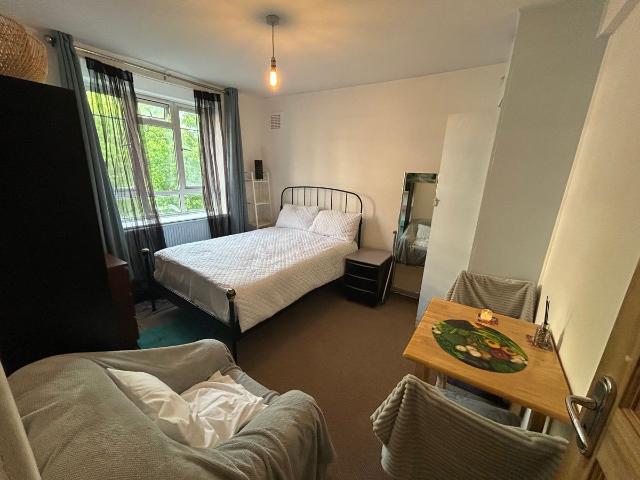Cambell House White City, White City W12, Room to rent, £910 pcm | PrimeLocation