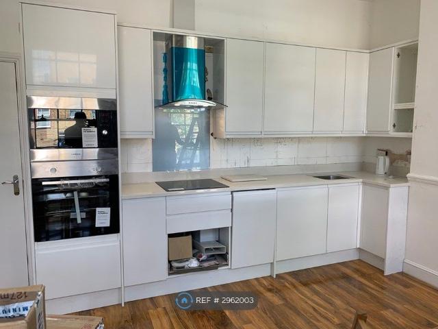 Camberwell New Rd, Oval Camberwell, Elephant & Castle Brixton, Peckham SE5, 3 bed flat to rent, £3,395 pcm | PrimeLocation