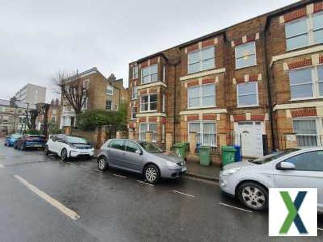 Camberwell Newly refurbished spacious two bedroom 1ST floor flat