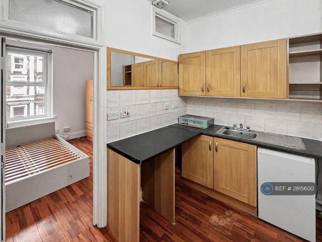 Camberwell Church St, London, SE5 Studio to rent £1,275 pcm £294 pw