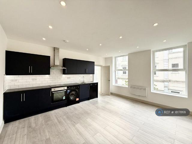 Camberwell Church Street, London, SE5 2 bed flat to rent £2,400 pcm £554 pw