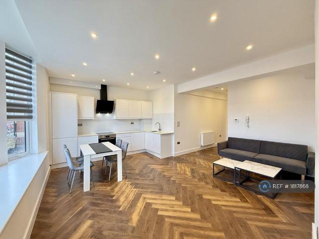 Camberwell Church Street, London, SE5 2 bed flat to rent £2,550 pcm £588 pw