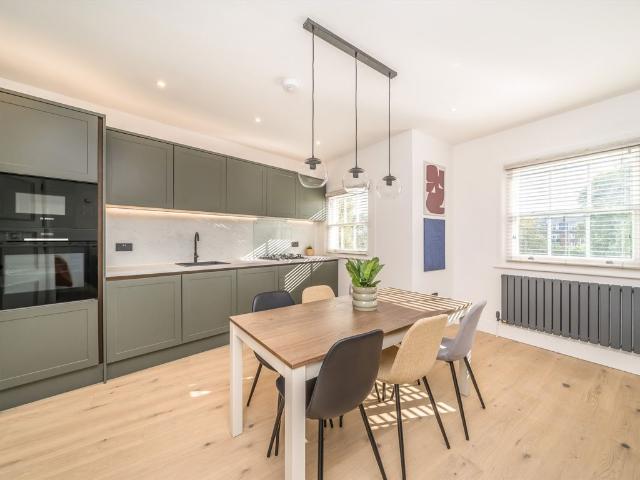 Camberwell Green, Camberwell SE5, 4 bed flat to rent, £4,400 pcm | PrimeLocation