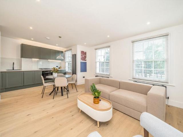 Camberwell Green, London SE5 1 bed flat to rent £2,500 pcm £577 pw