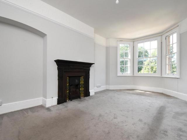 Camberwell Green, London SE5 2 bed flat to rent £2,000 pcm £462 pw