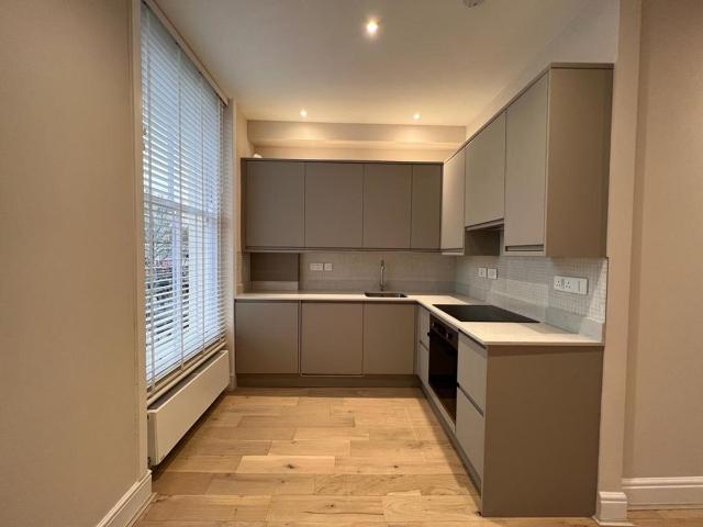 Camberwell Road, London SE5, 1 bed flat to rent, £1,750 pcm | PrimeLocation