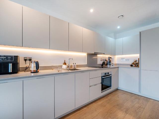 Camberwell Road, London SE5, 1 bed flat to rent, £2,000 pcm | PrimeLocation