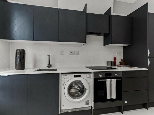 Camberwell Road, London SE5, 2 bed flat to rent, £2,400 pcm | PrimeLocation
