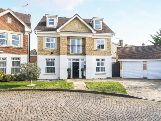 Camberley 5 bed detached house to rent £3,750 pcm £865 pw