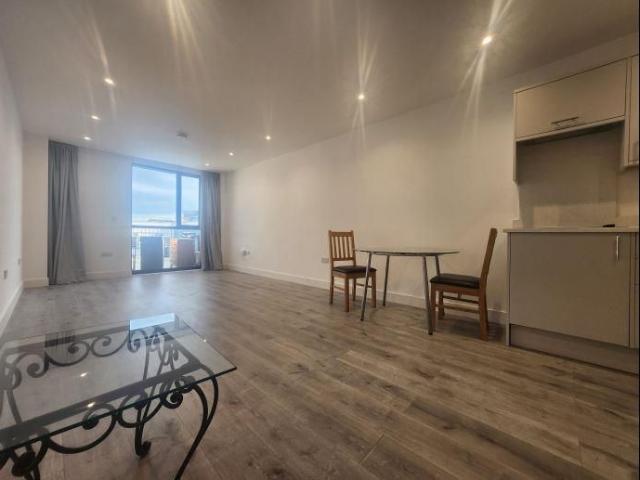 Camberley, Surrey GU15, 1 bed flat to rent, £1,250 pcm | PrimeLocation