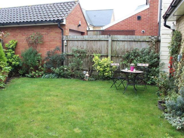 Cambie Crescent, Colchester CO4 3 bed townhouse to rent £1,595 pcm £368 pw