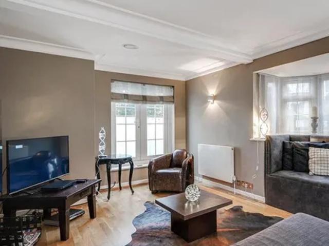 Cambisgate, London, SW19 5AL, United Kingdom | 3 bed townhouse for rent #109722182 | Rentberry